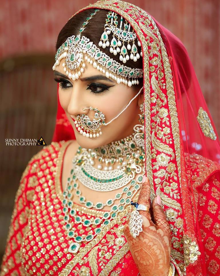 33+Bridal Naths Designs For Every Type Of #BrideToBe
