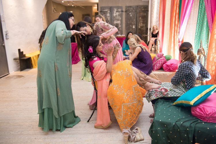 When Sindhi Chokri Meets Gujarati Dikro - Wish N Wed