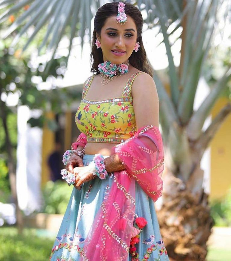 20+ Mehendi Blouse Designs That Are Ruling The Instagram - Wish N Wed