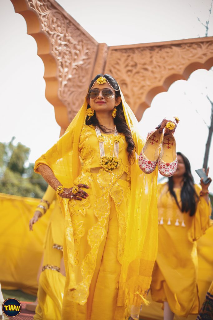 A Real Wedding Story Totally In 90's Bollywood Style - Wish N Wed