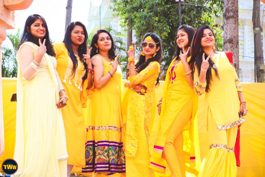 A Real Wedding Story Totally In 90's Bollywood Style - Wish N Wed
