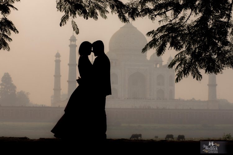 This Couple Had A Romantic Pre-Wedding Shoot At The Taj Mahal & Unique ...